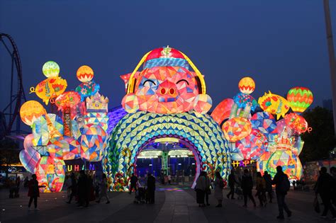 2019第五届东湖新春灯会暨武汉欢乐谷奇幻灯光节今晚璀璨开幕 搜狐大视野 搜狐新闻