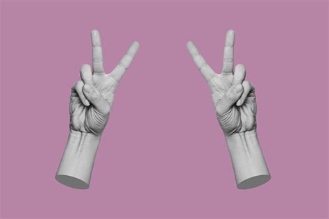 보라색 배경에 고립 된 평화 제스처를 보여주는 두 명의 여성 손 0명에 대한 스톡 사진 및 기타 이미지 0명 가위 광고 Istock