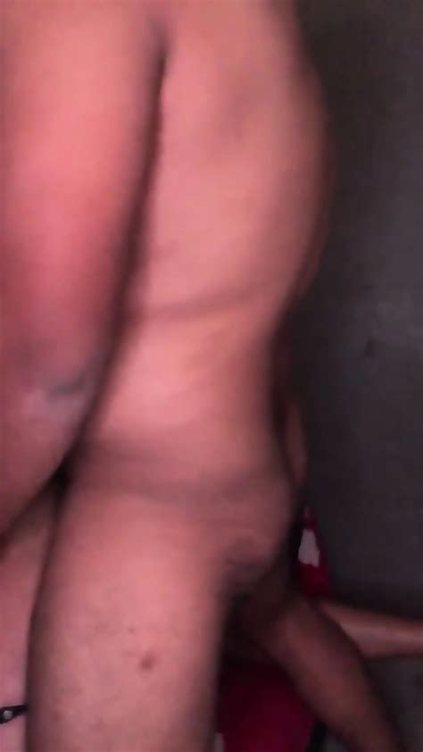 Chica Mostrando Su Culito Por Primera Ves En Eporner