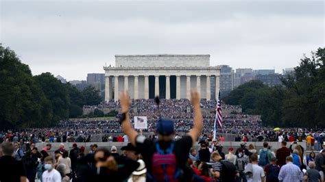 Crowds Flock To National Mall For Prayer March ‘our Country Is In
