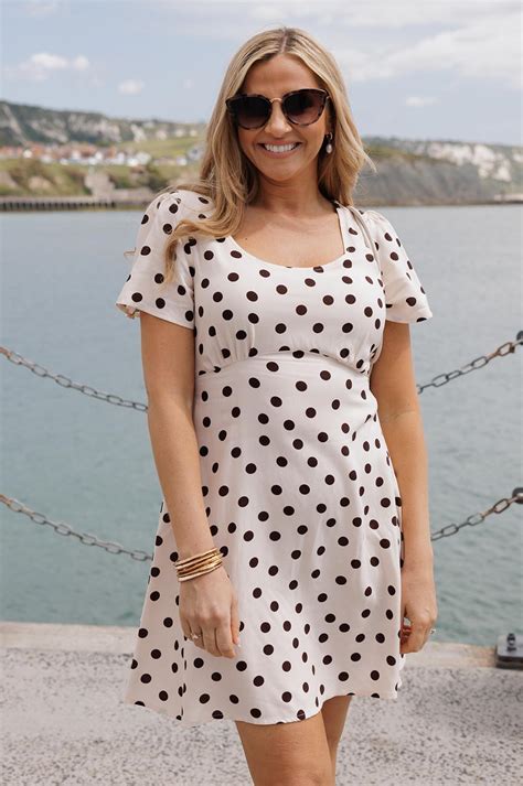 Can You Wear A Polka Dot Dress To A Wedding