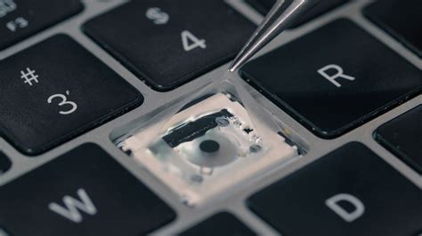 Appl Still Hasnt Fixd Its MacBook Kyboad Problm