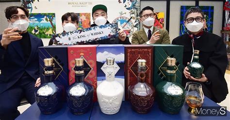머니s포토 위스키 왕 로얄살루트 컨템포러리 아트 작품으로 만나보세요
