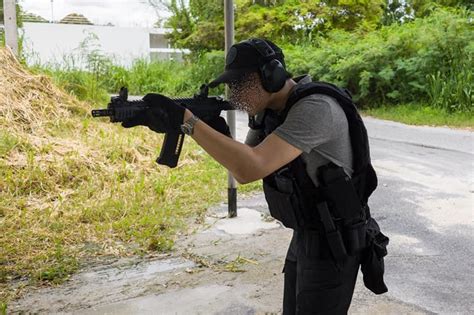 ย้อนโพสต์ นตท ภูมิพัฒน์ วัย 18 ปี อดีตแฟน จีจี้ สุพิชชา อึ้ง มีแต่รูปถือปืนเต็มเฟซบุ๊ก