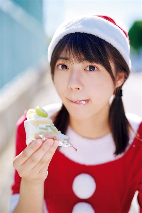 画像14 乃木坂46冨里奈央、雑誌初表紙で透明素肌披露 あざといサンタ姿も掲載 モデルプレス