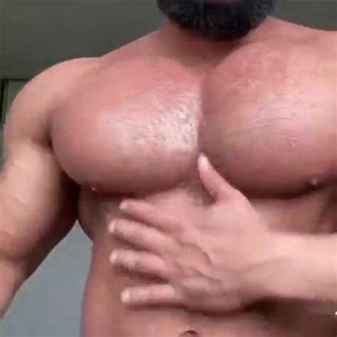 Oiled Up Bodybuilder Thisvid Com