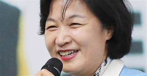 인사말하는 추미애 민주당 대표