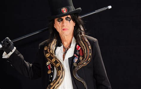Alice Cooper Teme Che La Transizione Di Genere Sia Una Moda Passeggera Tristemondo It