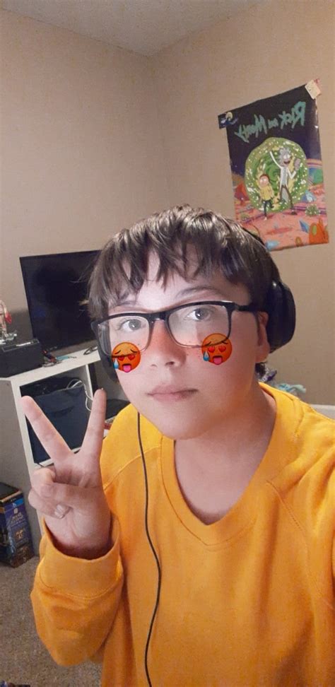 Everyone On Here Is So Cute Jfc Its Not Fair Lol R Lgbteensgonemild