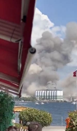 突发土媒土耳其一位于港口谷物局仓库发生强烈爆炸
