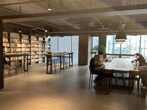 서울 북카페 책 골라 볼 수 있는 대형 카페