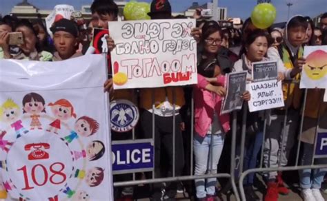 Хүчирхийллийн эсрэг жагсаалд урлаг соёлынхон идэвхитэй оролцож байна