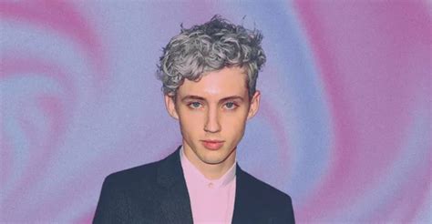 Troye Sivan Body Measurements Height Weight Shoe Size