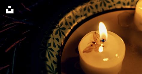 불이 켜진 촛불 그룹 사진 Unsplash의 무료 어둠 이미지