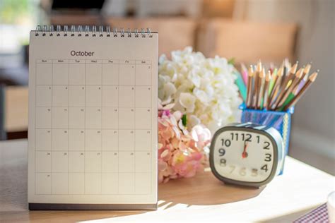 플래너와 주최자가 매일 약속을 계획하고 미리 알림할 수 있는 캘린더 데스크 회의 의제 일정 시간표 및 업무 관리 집에서