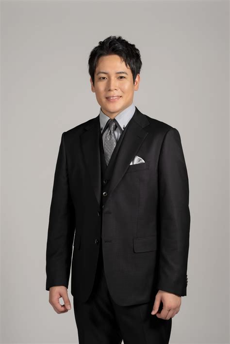 演歌歌謡界のサラブレッド木村徹二が満を持して二代目でデビュー熱いアイアンボイスを引っさげ堂々の船出 カラフル