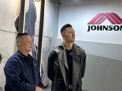 演员顾又铭打卡乔山集团运动工厂沉浸式体验智能健身的魅力 哔哩哔哩