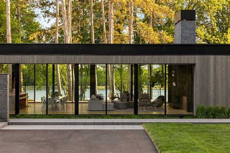 A Glass House On The Water • Truitt And White