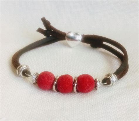 Pin By Evelyn Halquist On Bracelets For Maila Beaded Bracelets Leather Jewelry Jewelry Knots