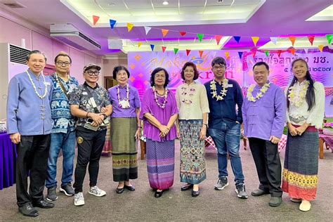 ข่าวสาร Mass Comm Cmu Alumni จัดพิธีรดน้ำดำหัวขอพรจากคณาจารย์และรุ่น