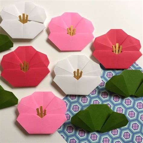 折り紙の梅の花 壁面飾り ひなまつり ディスプレイに 折り紙 お正月 壁面 飾り 梅の花 折り紙