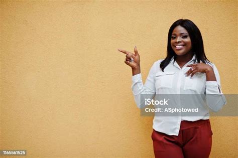 공식적으로 옷을 입은 아프리카 계 미국인 비즈니스 우먼 기업 비즈니스에 대한 스톡 사진 및 기타 이미지 기업 비즈니스 기업가 도시 Istock