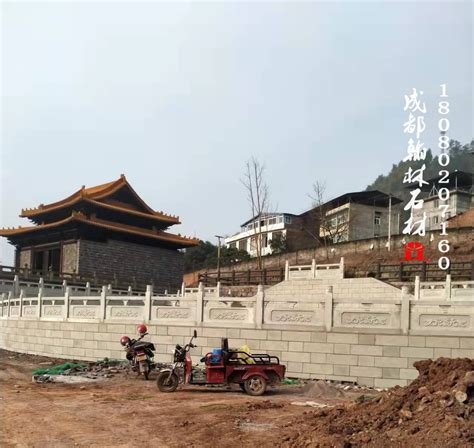 屏山马湖古城青石栏杆工地效果图 四川青石厂家 四川青石栏杆 四川青石雕刻 成都翰林石材有限公司