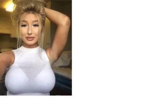 Amanda Ahola A 22 Anni Dipendente Dalla Chirurgia Plastica Per