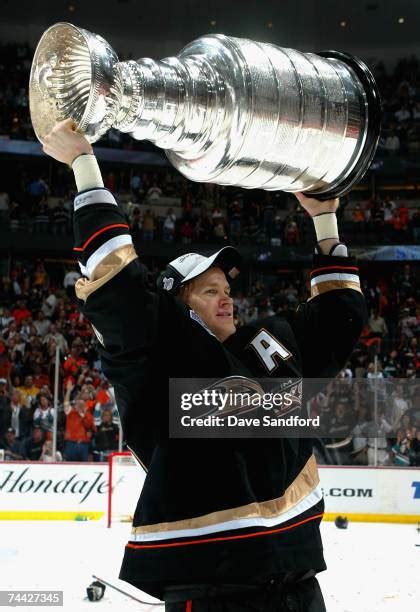 5 454 Ottawa Senators V Anaheim Ducks Photos And High Res Pictures