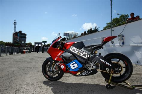 Victory Racing Supera Las 100 Mph En El Tt Zero 2015