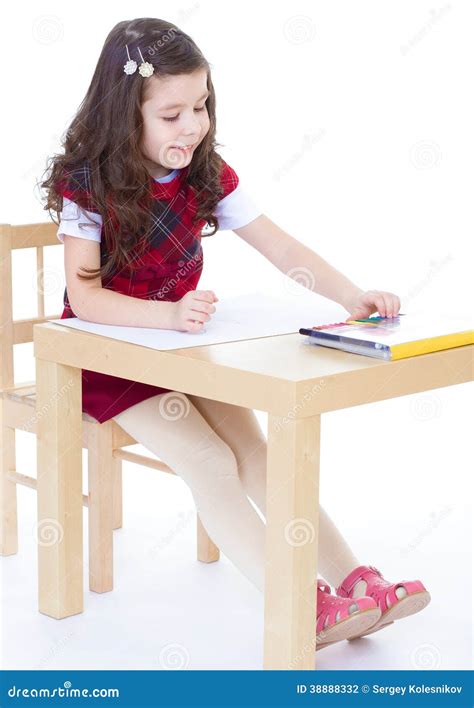 Ноги школьницы под партой 80 фото