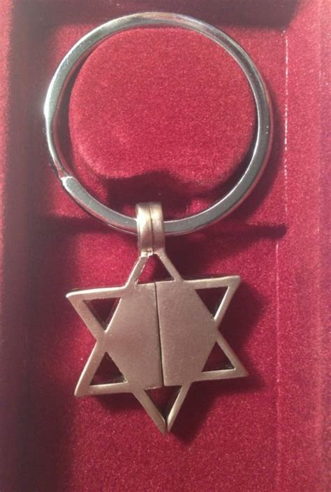 Judaica Key Chain Keychain With Magnetic Star Of David Two Halves