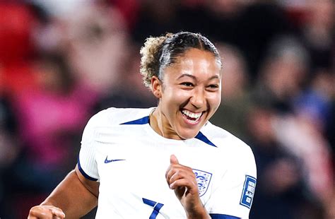 واکنش جالب میچی باتشوایی به درخشش خواهر ریس جیمز در جام جهانی زنان