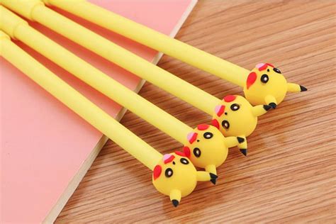 ปากกาเจลปิกาจู Pikachu เจลสีน้ำเงิน ชิ้นละ 4 บาท ️พร้อมส่ง ขายส่งสินค้า 20 บาท เครื่องเขียน