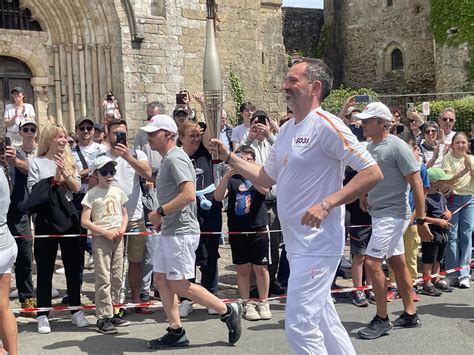 Direct Revivez Le Passage De La Flamme Olympique Dans La Vienne