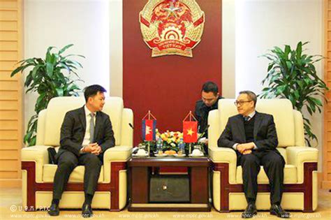 ឯកឧត្តម សុខ ពុទ្ធិ វុ ធ ដឹកនាំ ប្រតិភូ ក្រសួង ប្រៃសណីយ៍ និង ទូរគមនាគមន៍ ចូលរួម កិច្ចប្រជុំ