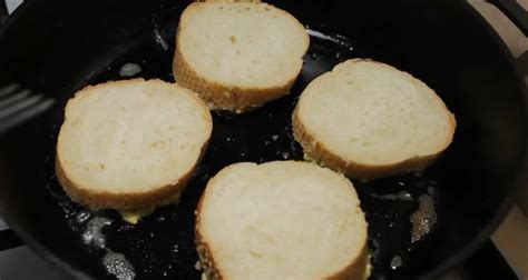 Приготувала 12 шт і всі зїли за 10 хвилин Готую замість вечері Дуже добрі гарячі бутерброди