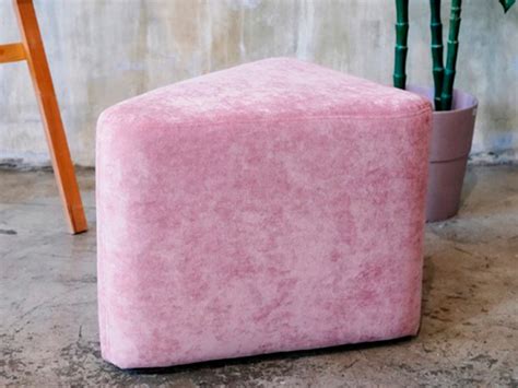 Аренда пуфика Shape Pale Pink Triangle | доставка и самовывоз в Москве