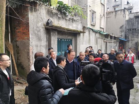 2019年12月3日下午市政府副市长冉登祥一行调研苏祠街道旱厕改造为真空自吸式厕所改造后的使用情况 苏祠街道 东坡区委区政府网 东坡区门户网站