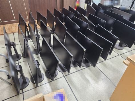 경남 창원 000000 회사 사무실 중고 컴퓨터 모니터 수거 및 저장장치 현장 분해 천공 폐기 중고 컴퓨터 폐컴퓨터 모니터 고장난 컴퓨터 사무실 기업체 회사 대량 수거