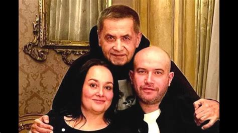 Николай Расторгуев показал редкие кадры с сыном в день его 45 летия Youtube