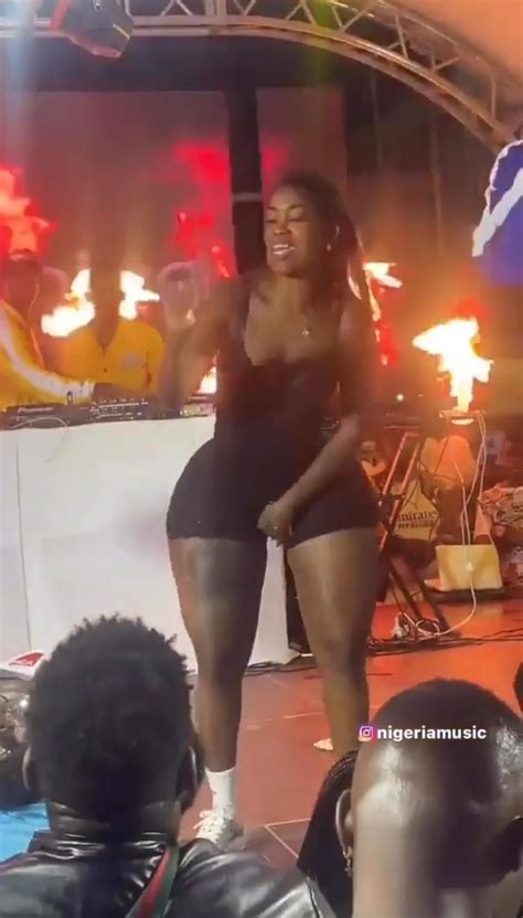 Lovely Lady With Very Wide Hips Shows Her Latest Dance Moves On Stage