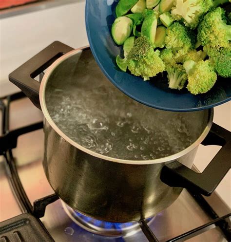 How To Blanch Broccoli And Maintain Its Color Kapptain Cook