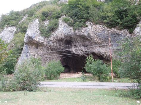 ძევრის გამოქვაბულები საგვარჯილე