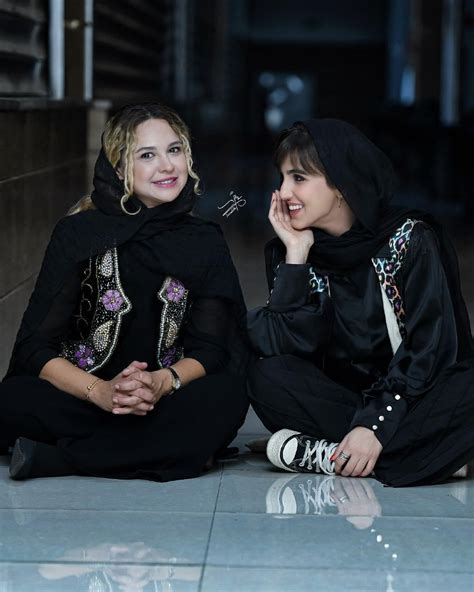 استایل متفاوت نگار نیکدل و نیلوفر هوشمند در اکران کارزار عکس