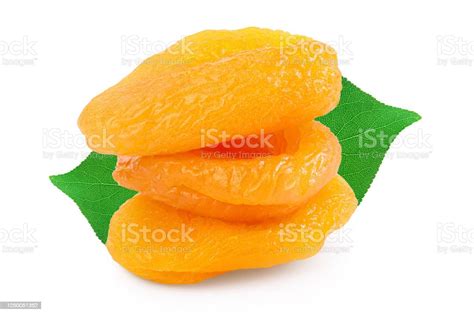 클리핑 경로와 전체 깊이의 필드가 있는 흰색 배경에 분리된 말린 살구 0명에 대한 스톡 사진 및 기타 이미지 0명 건강한 식생활 건과일 Istock