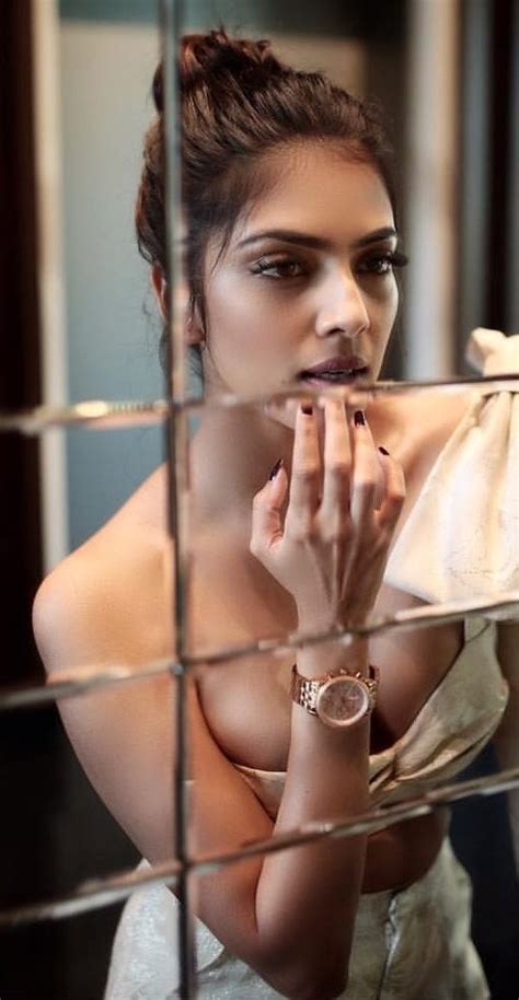 Malavika Mohanan Istayhomefor Challenge Nude 61 Pics Video The