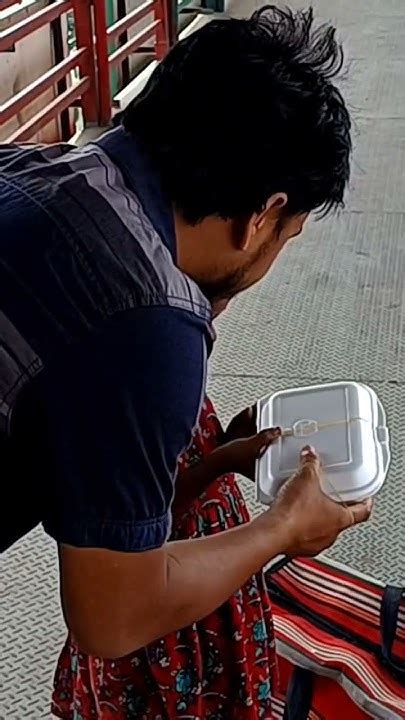 নিজেই খাবারের ব্যাগ কাধে নিয়ে এ শহরের ক্ষুধার্ত বাচ্চাদের মুখে হাসি ফুটাই Youtube