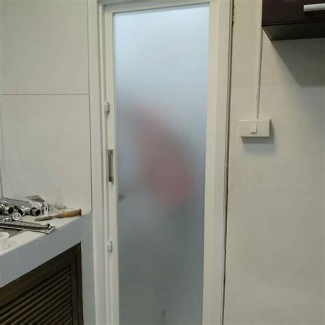 ส่งงานชุดประตูห้องน้ำ ชุดบานเปิด กระจกฝ้าพร้อมวงกบอลูมิเนียม รีโนเวทประตูไม้ ผุเนื่องจากปลวก