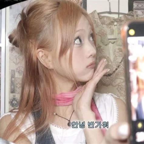 얼어붙은 맘 어디 깨볼까 놀라버렸던 네 심장 말이야 맘에 들었어 넌 그냥 Say Yes 내가 널 부르면 얼음 땡 Woorbi On Tumblr